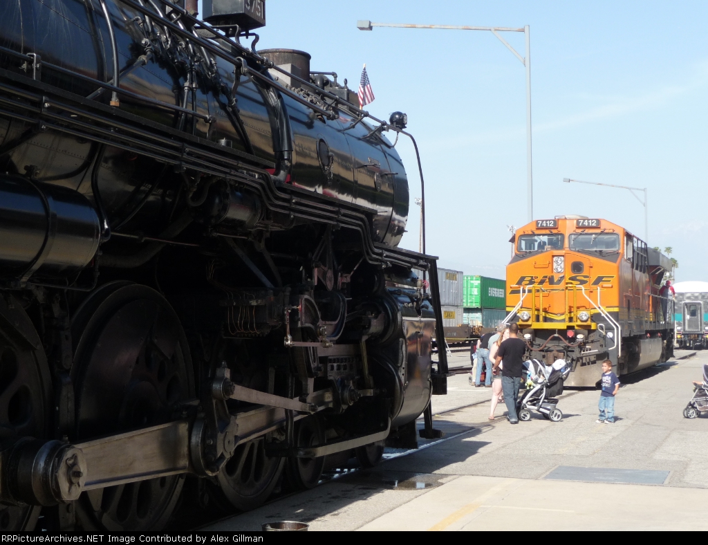 ATSF 3751 & BNSF 7412